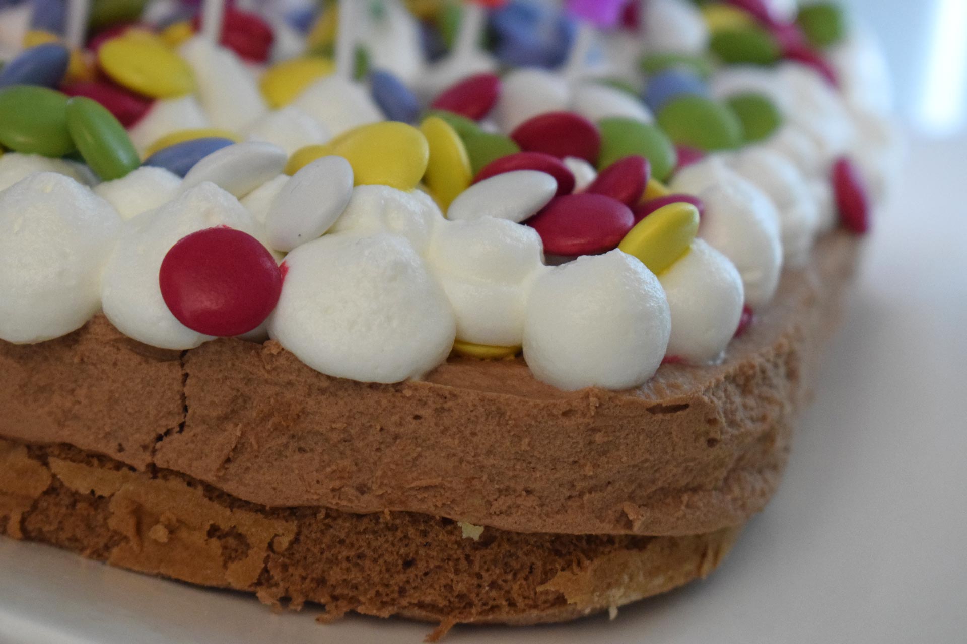 Vesela dječja torta • Slatkopedija