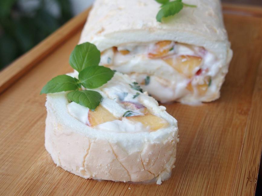 Nesvakidašnja beze rolada: marinirane breskve daju posebnu ljetnu notu ...