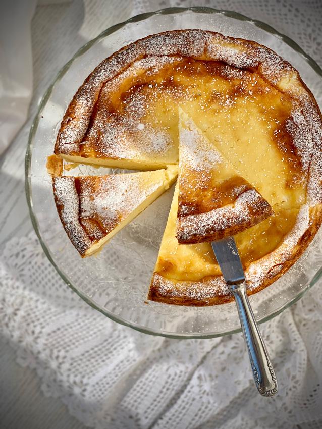 Pripremite njemačku tortu od sira: evo i tajne kako da vam nadjev ne ...